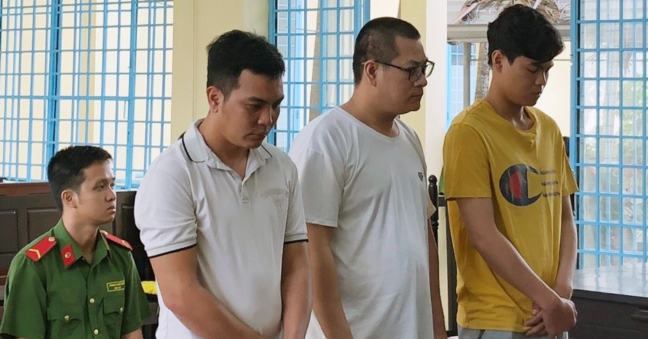 3 cựu cán bộ, chiến sĩ trại tạm giam ở Cần Thơ bị phạt tù