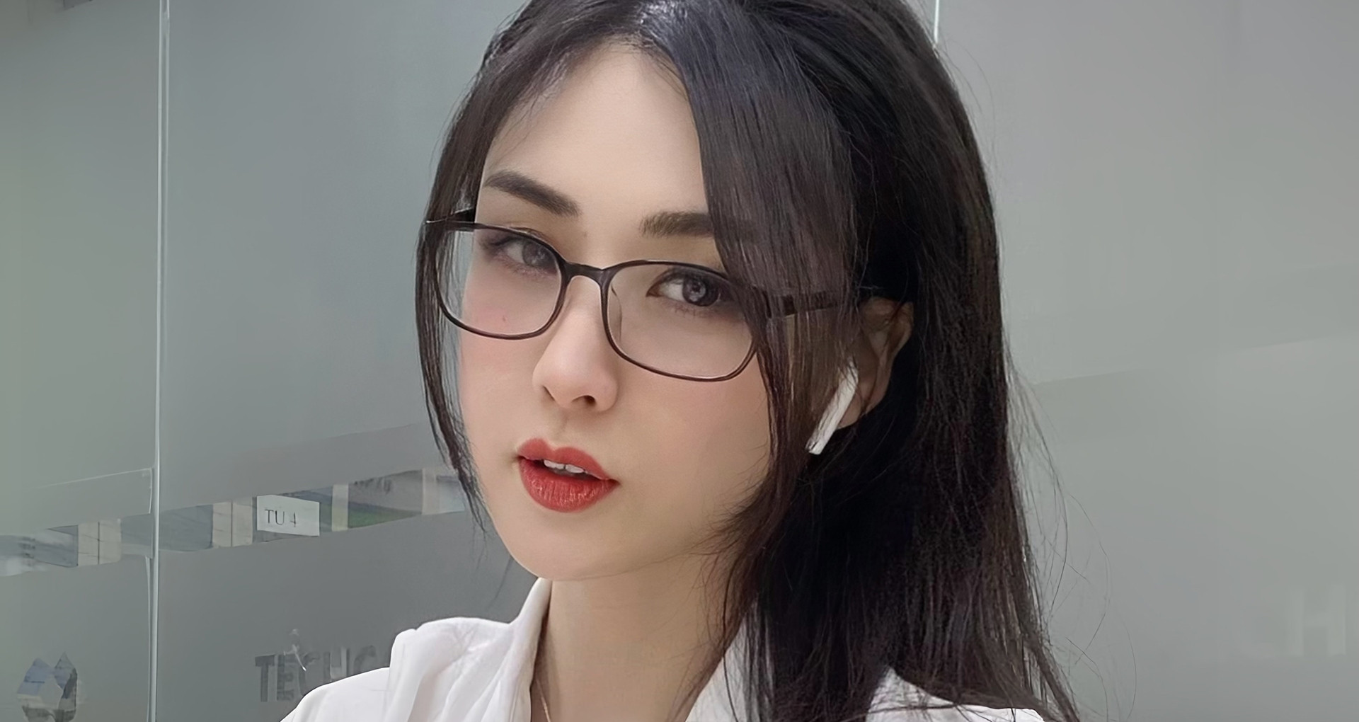 Nữ banker xinh đẹp bỏ việc để khởi nghiệp trở thành baker