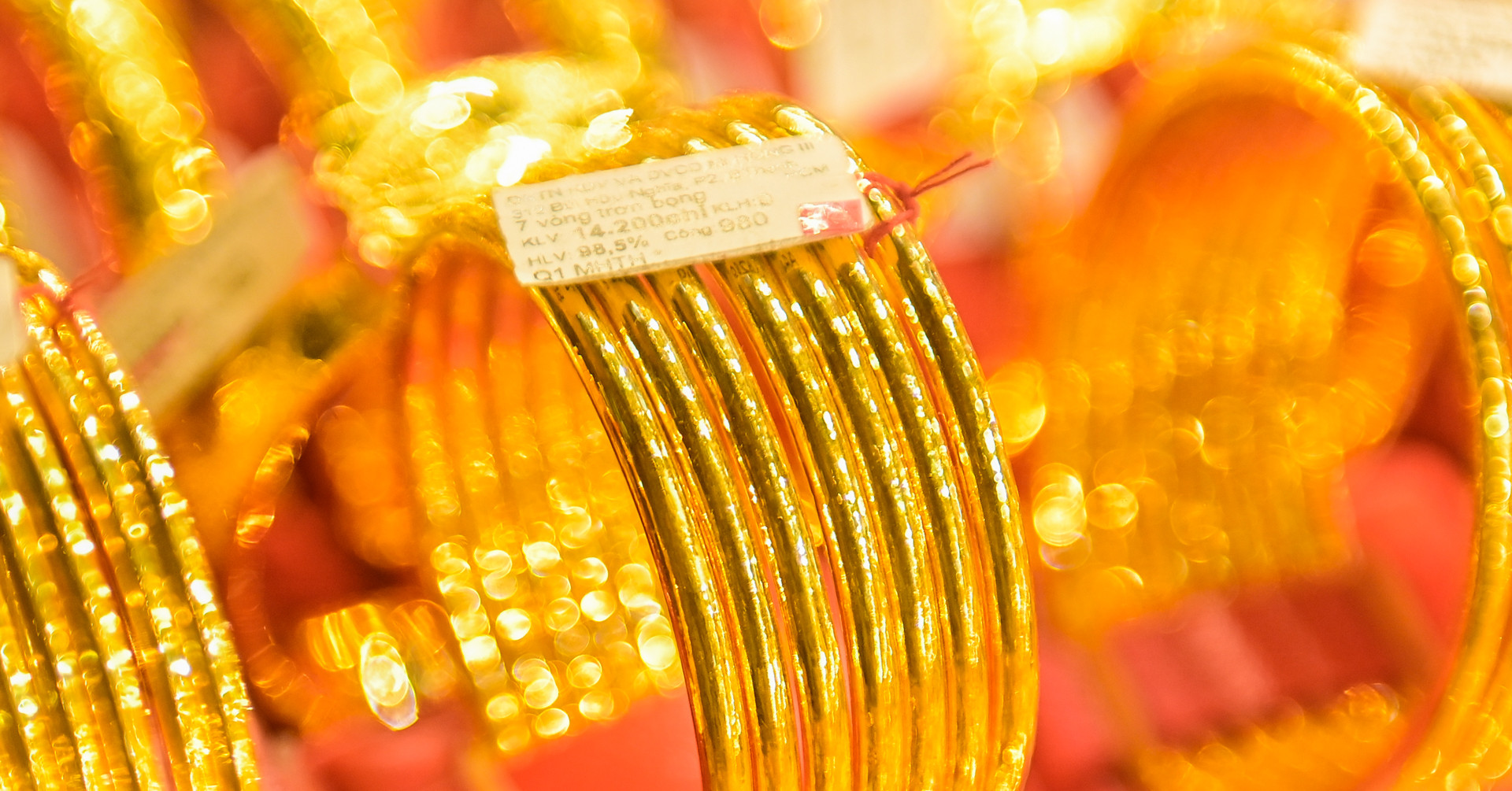 Giá vàng hôm nay 11/4/2024 rơi tự do, vàng SJC chấp chới trên đỉnh 84 ...