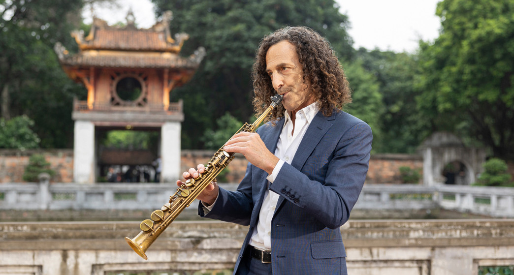 Cầu Long Biên, Văn Miếu, Tháp Rùa xuất hiện trong MV Going Home của Kenny G