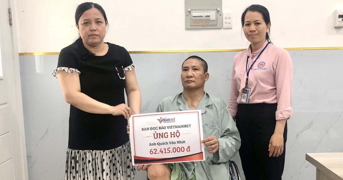Trao hơn 62 triệu đồng đến anh Quách Văn Nhứt