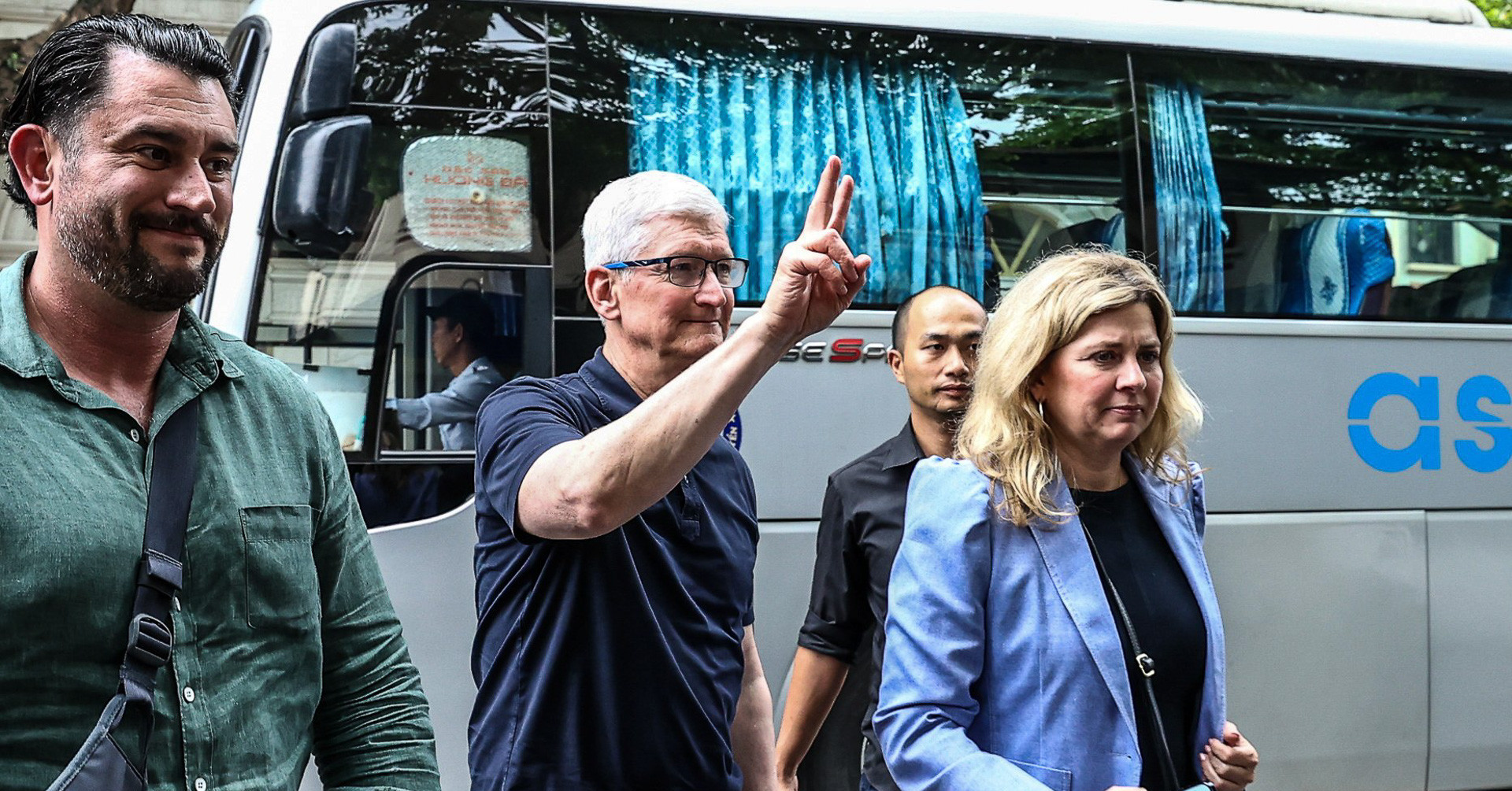 Why did Apple CEO Tim Cook visit Vietnam?