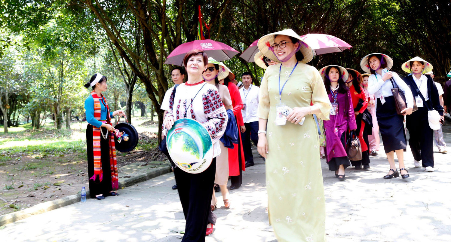 Chủ tịch UNESCO Simona-Mirela Miculescu về miền di sản Tràng An