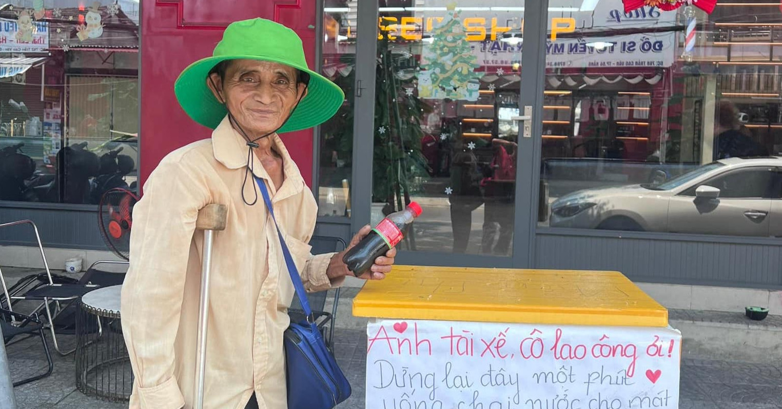 Hình ảnh lay động trái tim những ngày nắng nóng đỉnh điểm ở Đà Nẵng