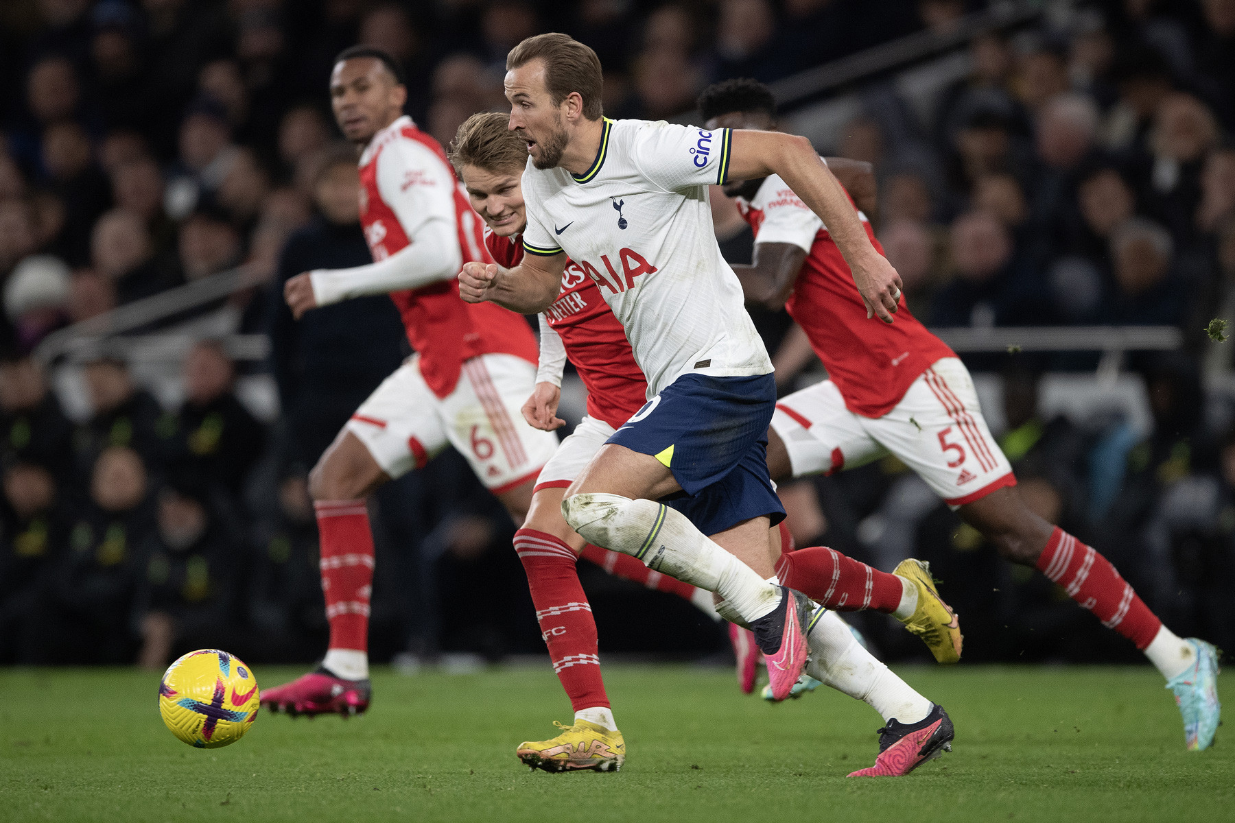 Arsenal vs Bayern Munich gọi tên Harry Kane