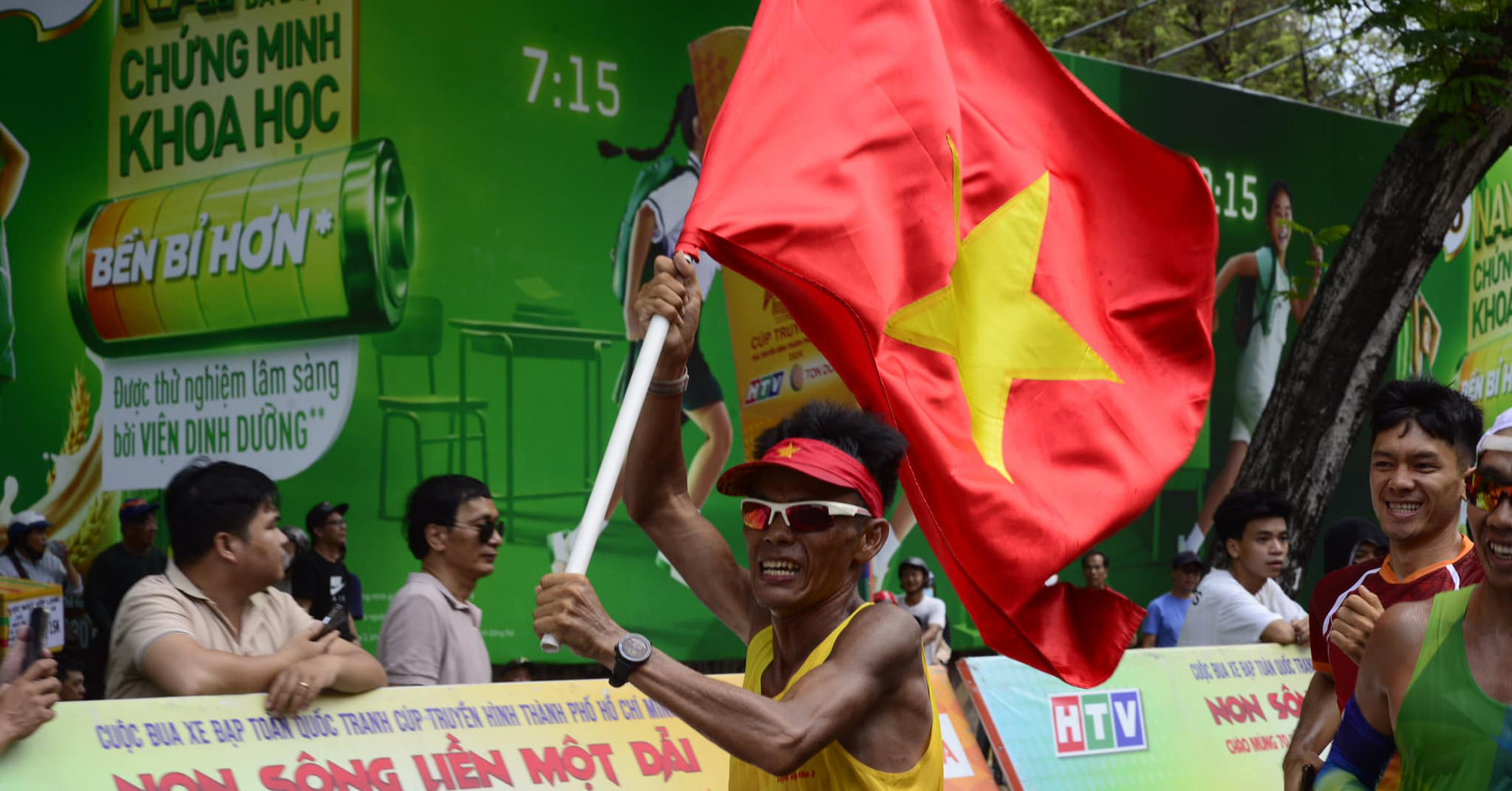 Người không phổi Nguyễn Văn Long chạy tại Hành trình về Làng Sen 2024