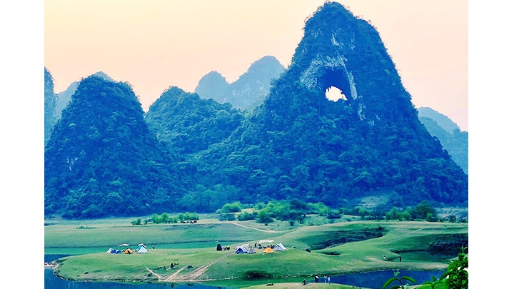 Nui Thung: the angel eye of the mountain in Cao Bang