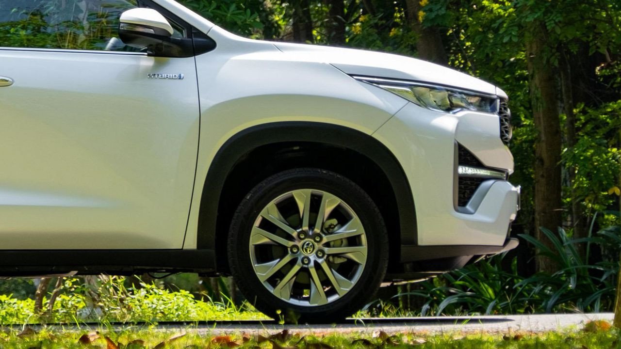 Thông số, hình ảnh, giá bán xe ô tô Toyota Innova Cross Xăng 2023
