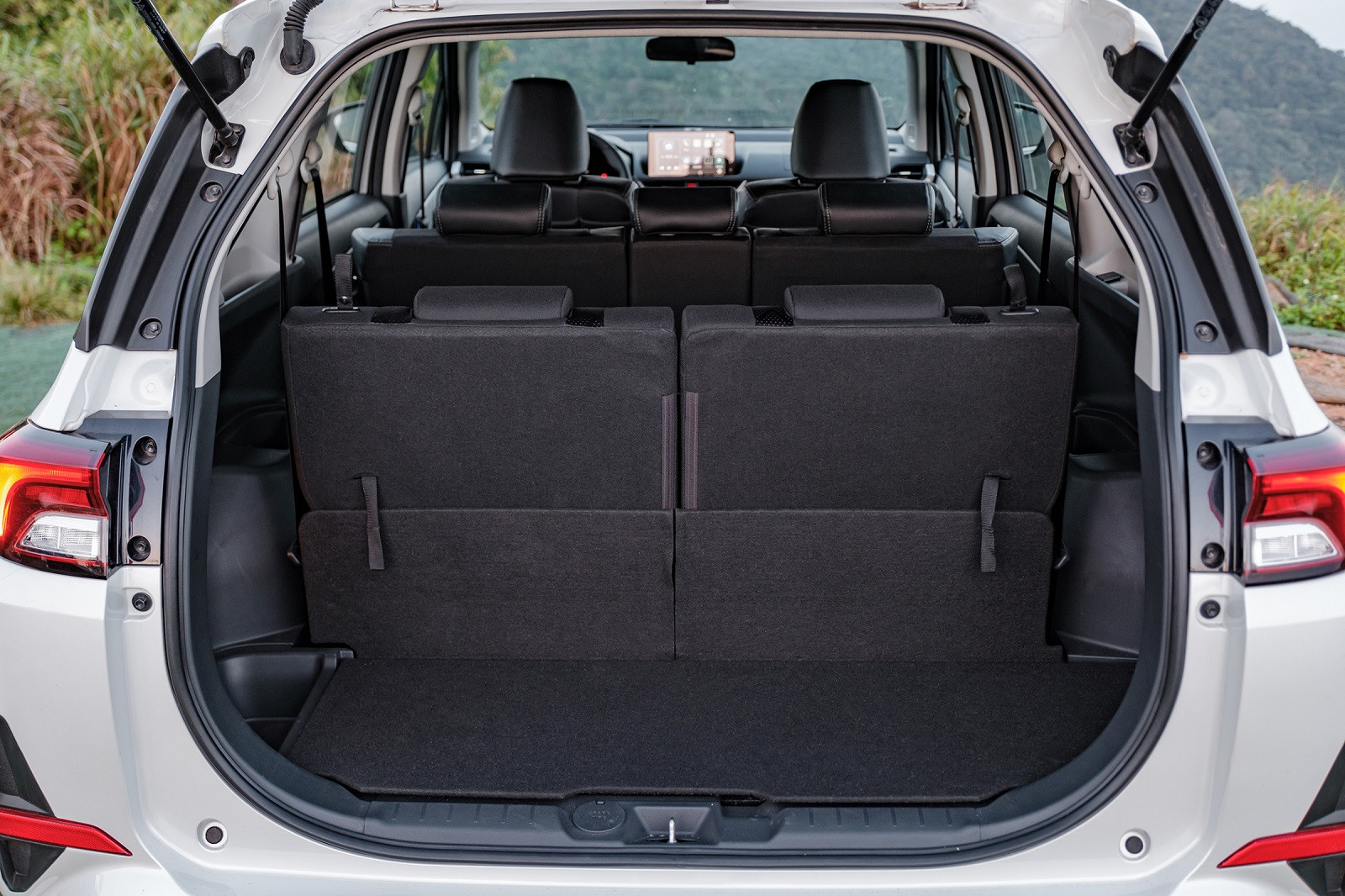 Thông số, hình ảnh, giá bán xe ô tô Toyota Veloz Cross CVT TOP 2022