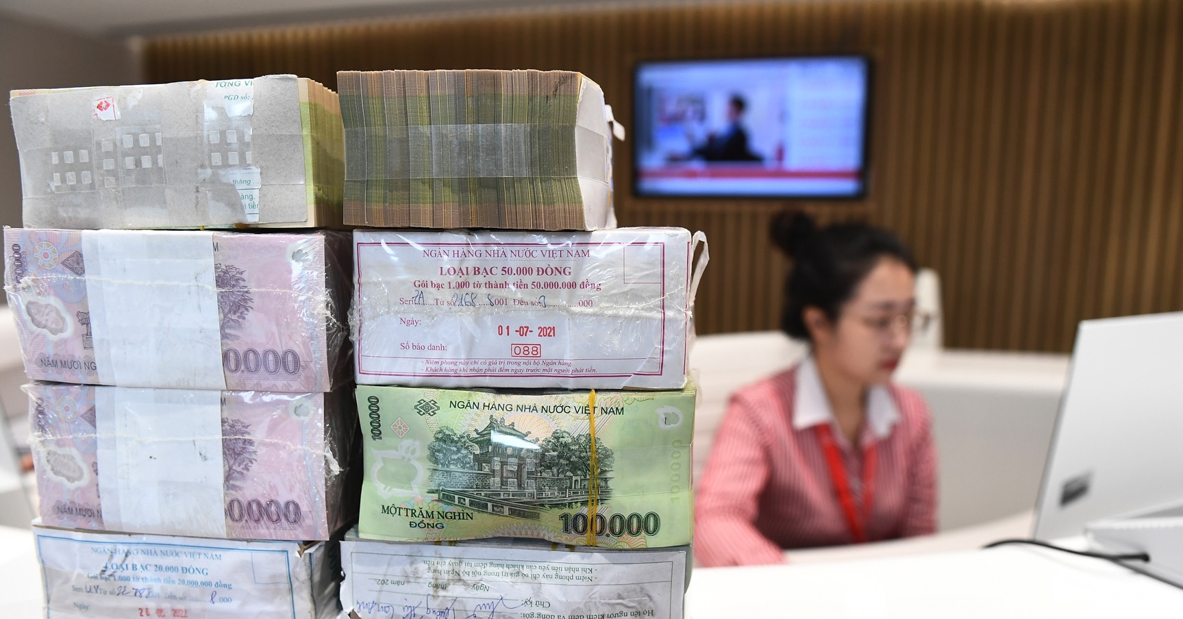 Lãi suất ngân hàng hôm nay 7/10/2024: Một nhà băng tăng mạnh ở kỳ hạn dài