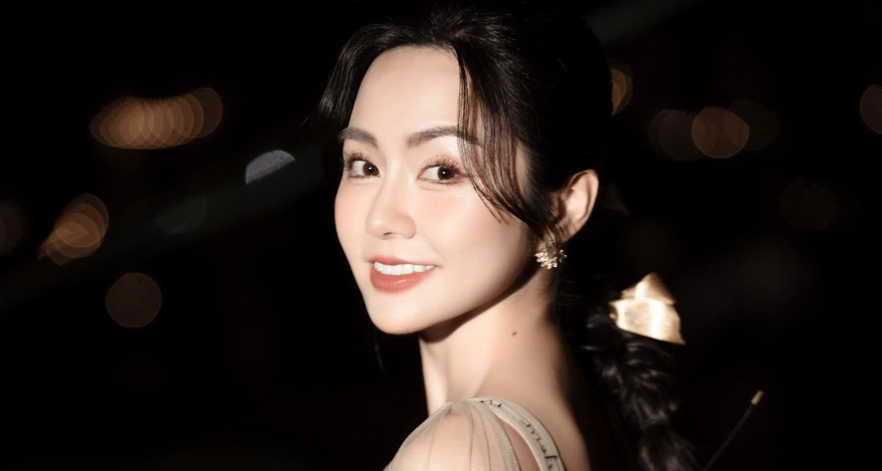 Nữ MC song ngữ xinh đẹp đắt show hàng đầu hiện nay là ai?