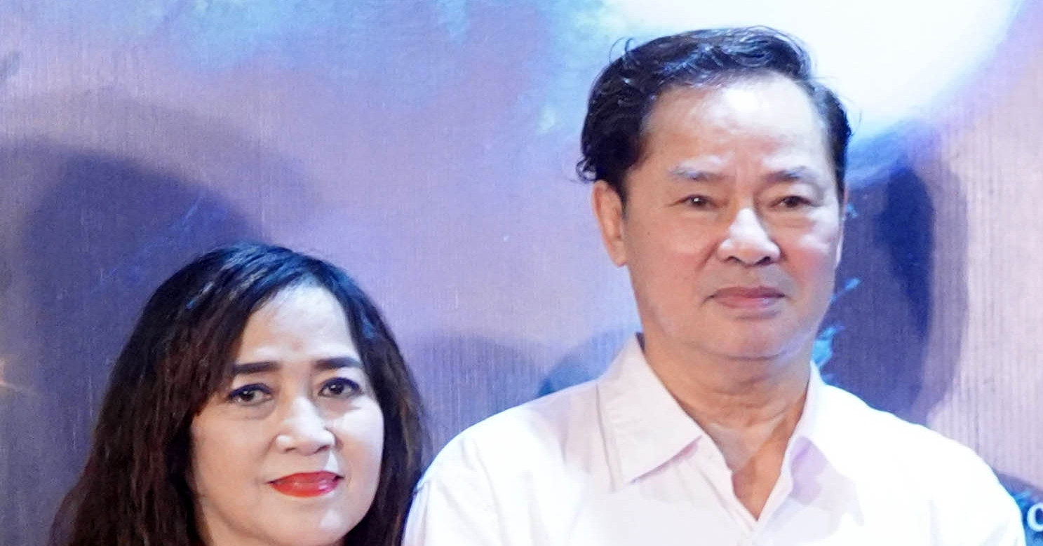 Diễn viên Dũng Nhi Bí thư tỉnh ủy hiếm hoi xuất hiện cùng vợ vì NSND Minh Châu