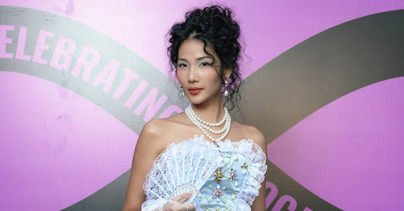 Hoàng Thùy gợi cảm, MC Hoàng Oanh cao 1,68m vẫn sải bước diễn thời trang