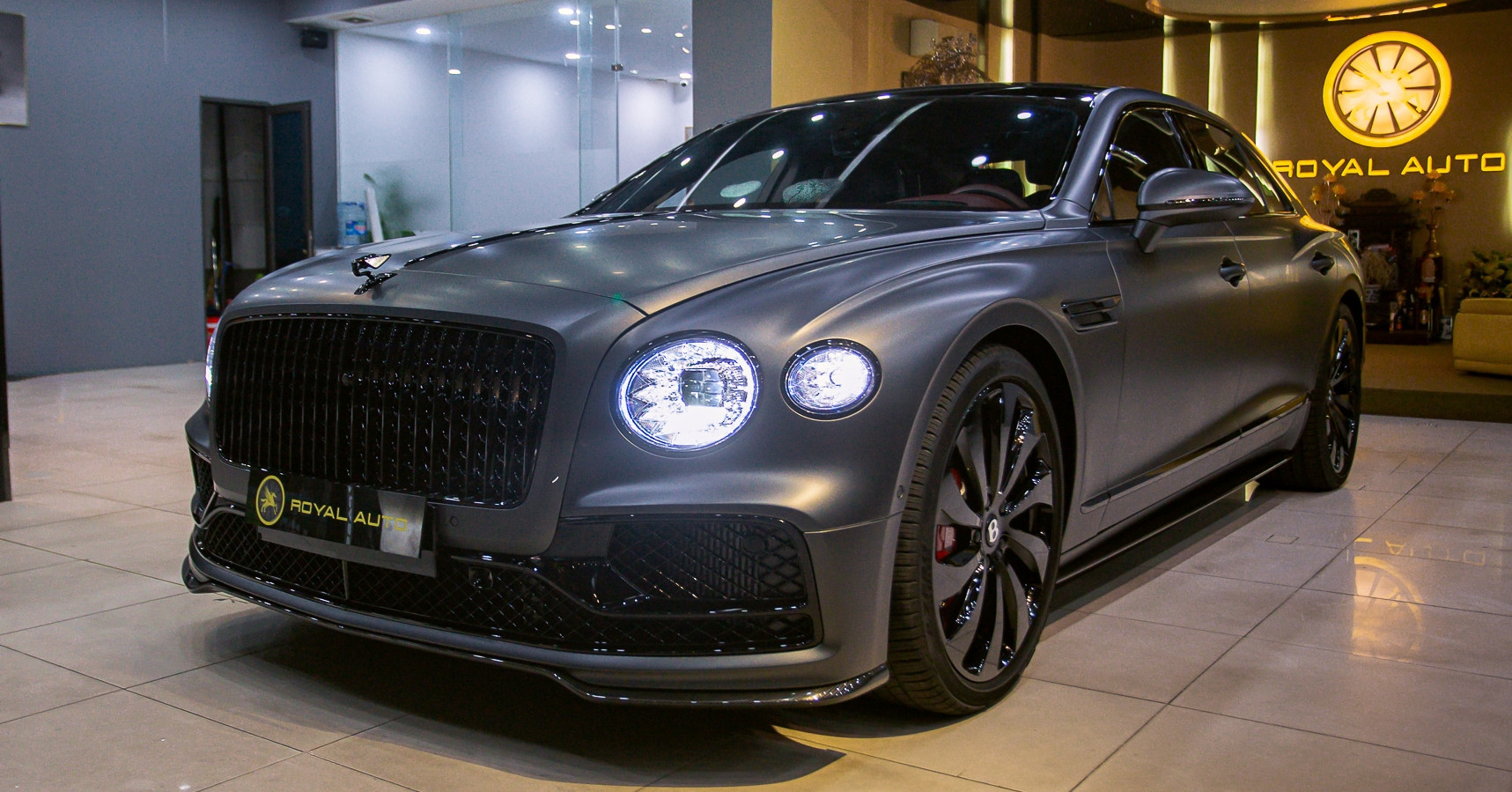Tậu xe siêu sang Bentley gần 15 tỷ, đại gia Hà Nội tốn thêm 9 tỷ mua ...