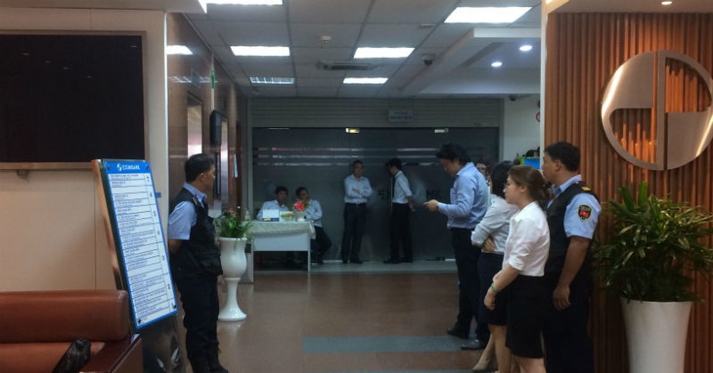 Tin giả “chèn” tin thật, doanh nghiệp khốn đốn