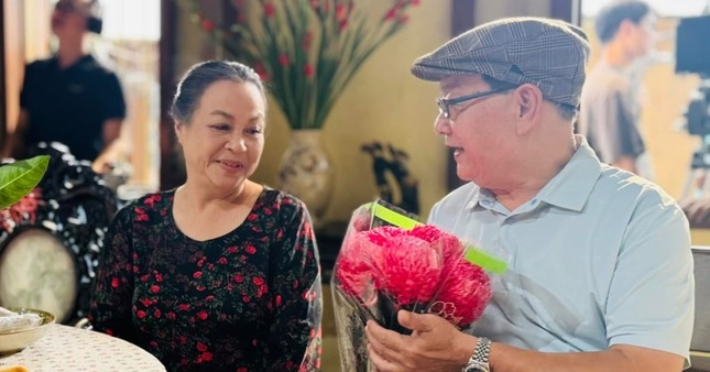 NSƯT Thanh Quý và NSND Tiến Đạt chia tay đoàn phim