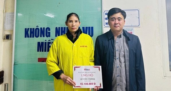 Trao hơn 45 triệu đồng đến em Lê Văn Hoàng bị tai nạn giao thông