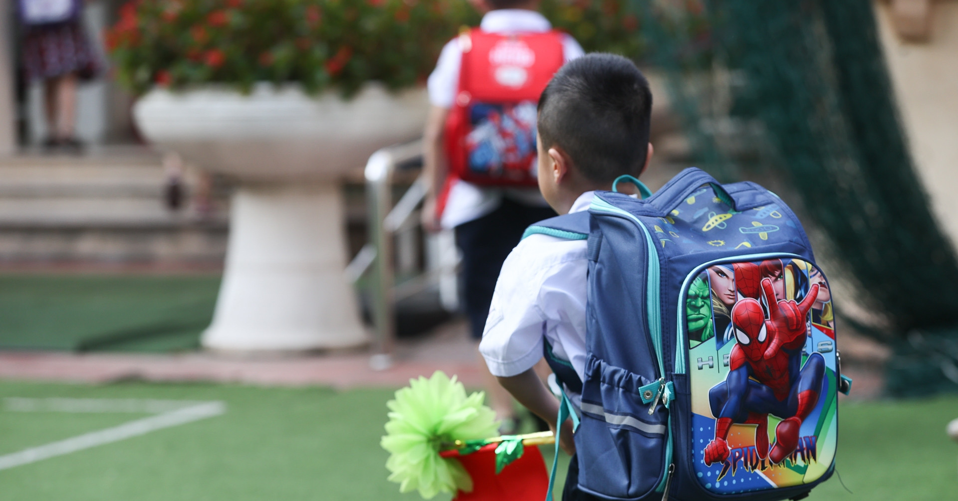 Phản ứng trên mạng của phụ huynh và những hiệu trưởng không tránh né