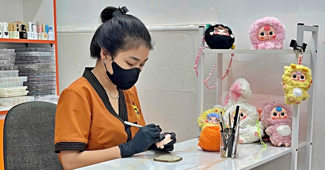Chữa mắt lé, làm đẹp cho búp bê Baby Three, cô gái ở TPHCM 'hốt bạc ...