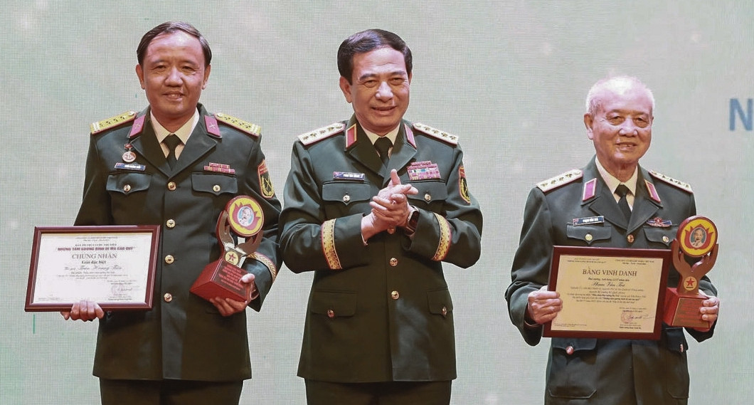 Viết về Đại tướng Phạm Văn Trà, Đại tá Trần Hoàng Tiến giành giải Đặc biệt