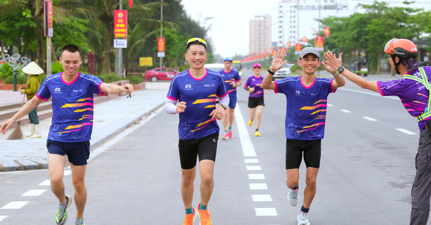 Cận cảnh những VĐV đầu tiên test đường Hành trình về Làng Sen 2024