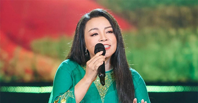 NSƯT Tố Nga nổi tiếng dòng nhạc đỏ có cuộc sống làm mẹ đơn thân bình dị