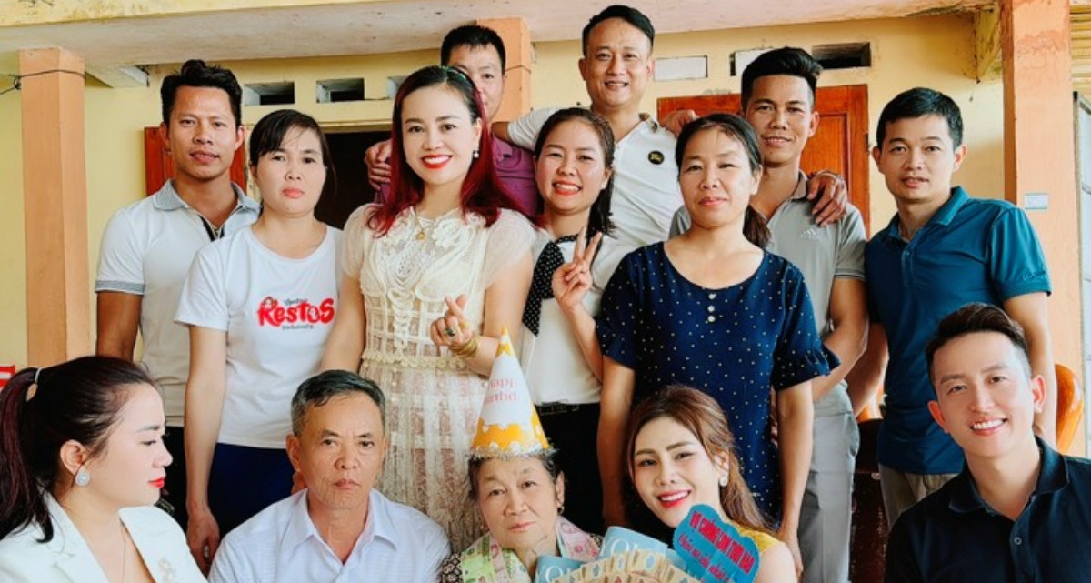 7 chàng rể ‘vàng mười’, phụ việc đồng áng, thay nhau chăm sóc bố vợ