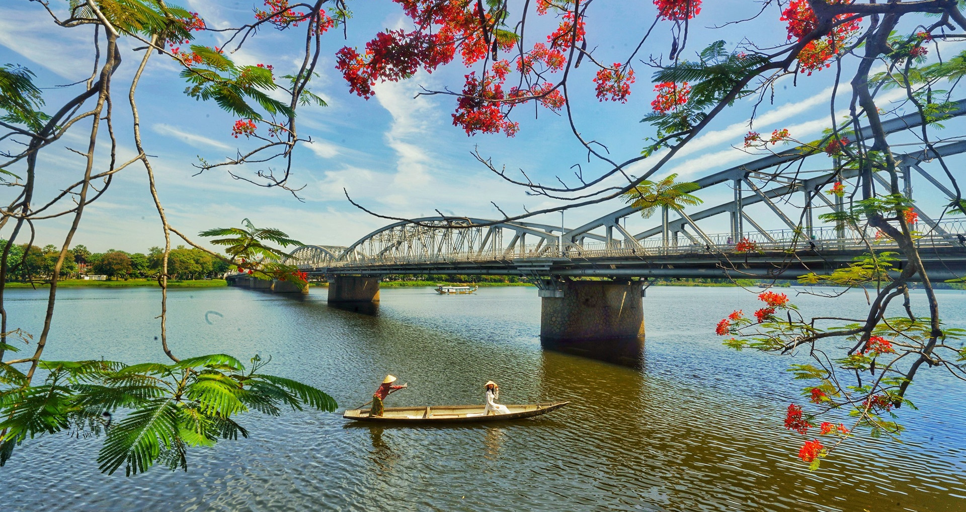 Ánh sáng trên dòng Linh Giang