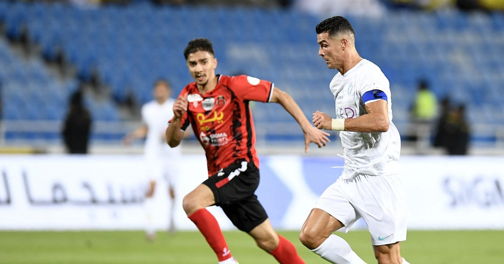 Kết quả bóng đá Al Riyadh 2-2 Al Nassr: Ronaldo quá vô duyên