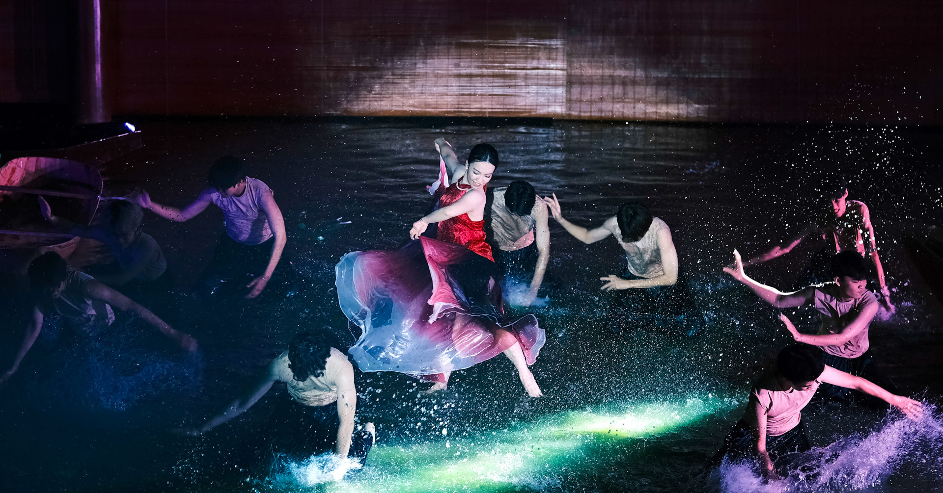Mãn nhãn show thực cảnh cả tỷ đồng của sinh viên sân khấu