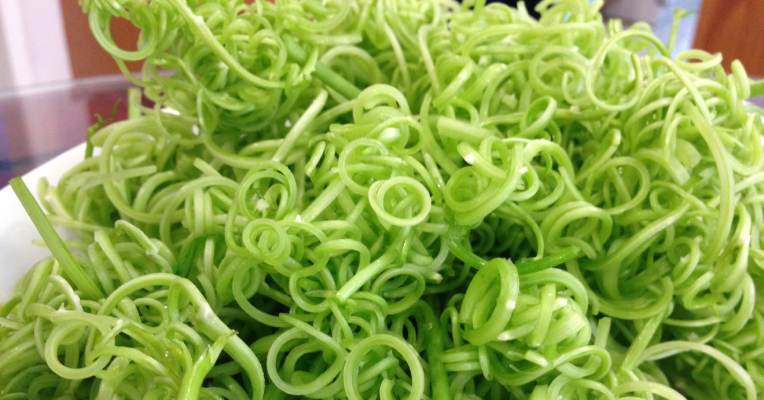 Nghiện ăn rau sống, người đàn ông mắc ung thư máu có thêm ổ sán lá gan