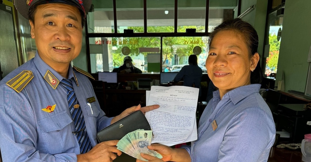 Nữ hành khách đãng trí bỏ quên hơn 20 triệu đồng trên tàu Thống Nhất