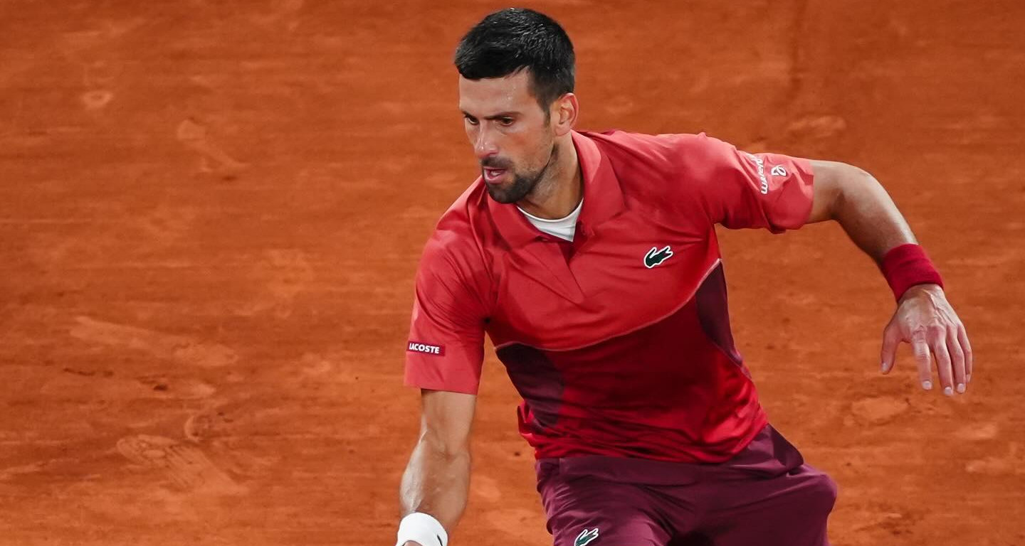 Djokovic book vé vòng 4 Roland Garros sau 5 set