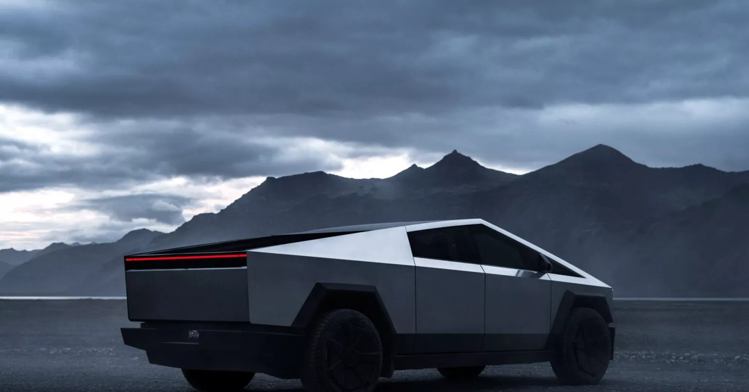 Mua xe bán tải điện Tesla Cybertruck, khách bị đại lý giao nhầm xe số ...