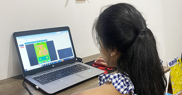 Bố mẹ lo lắng con sử dụng mạng xã hội cả ngày, chuyên gia chỉ giải pháp