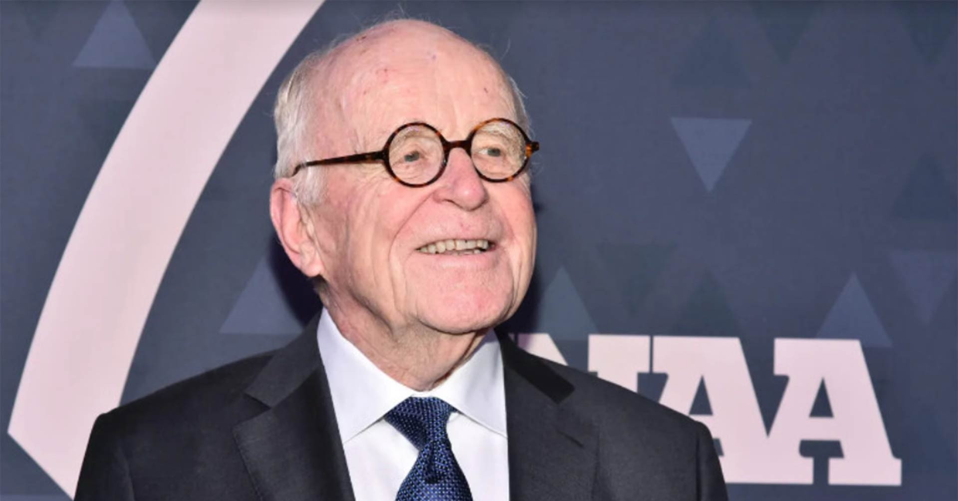 Câu chuyện của Bruce: Từ nhân viên quét dọn cửa hàng tới chức chủ tịch ...