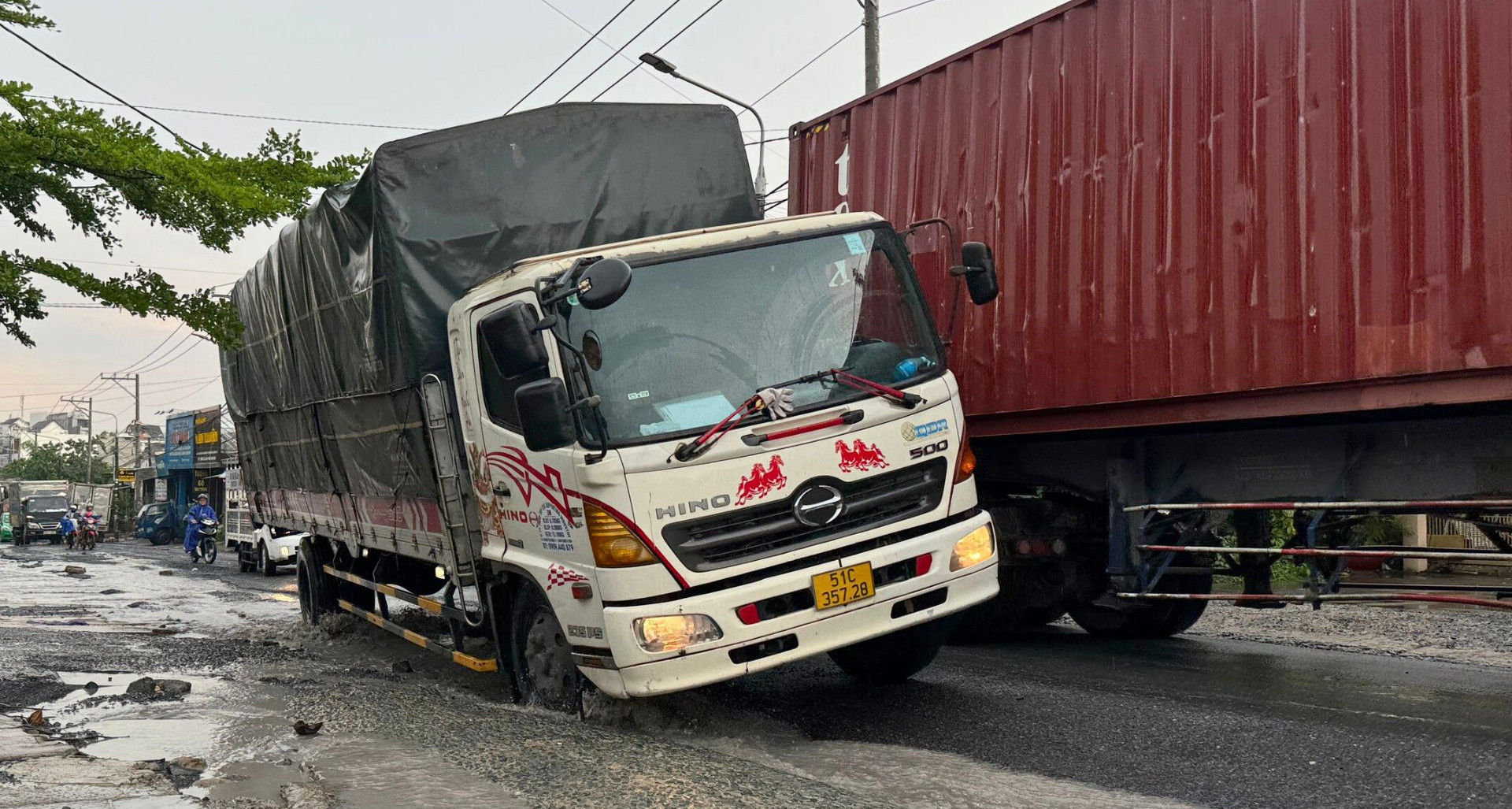 Đường BOT nối Đồng Nai với Bình Dương 'tan nát' vì ổ gà, ổ voi