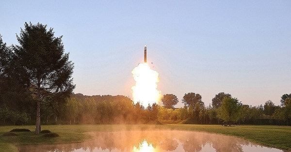 Hàn Quốc nói Triều Tiên phóng 2 tên lửa đạn đạo ra biển