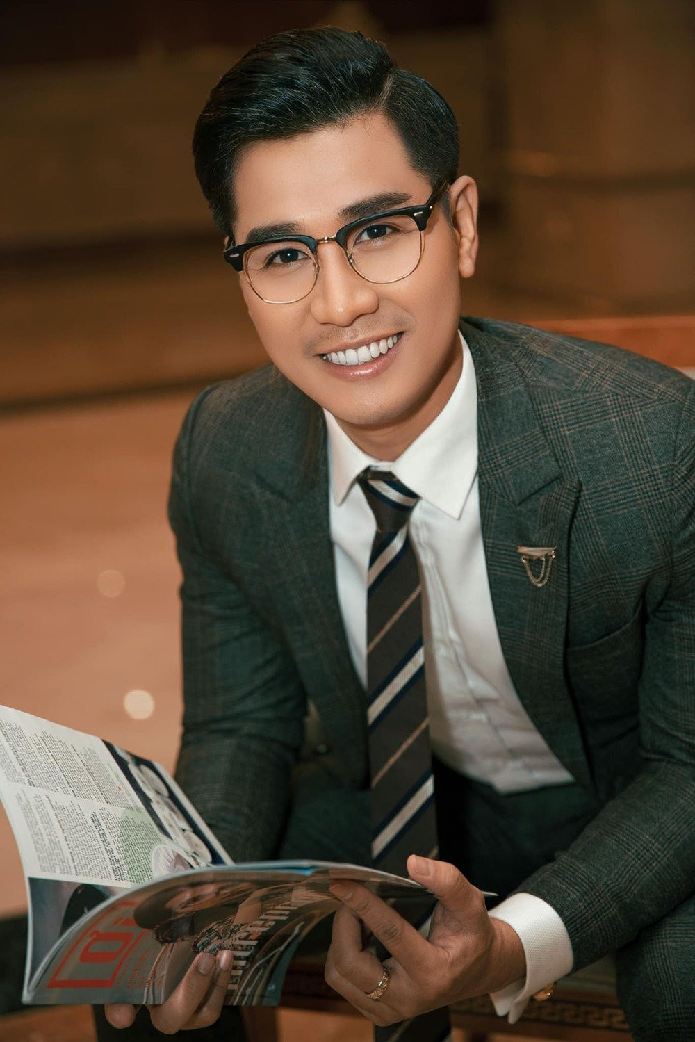 MC Nguyên Khang tuổi 40: Kín tiếng đời tư, vượt biến cố cháy nhà hàng