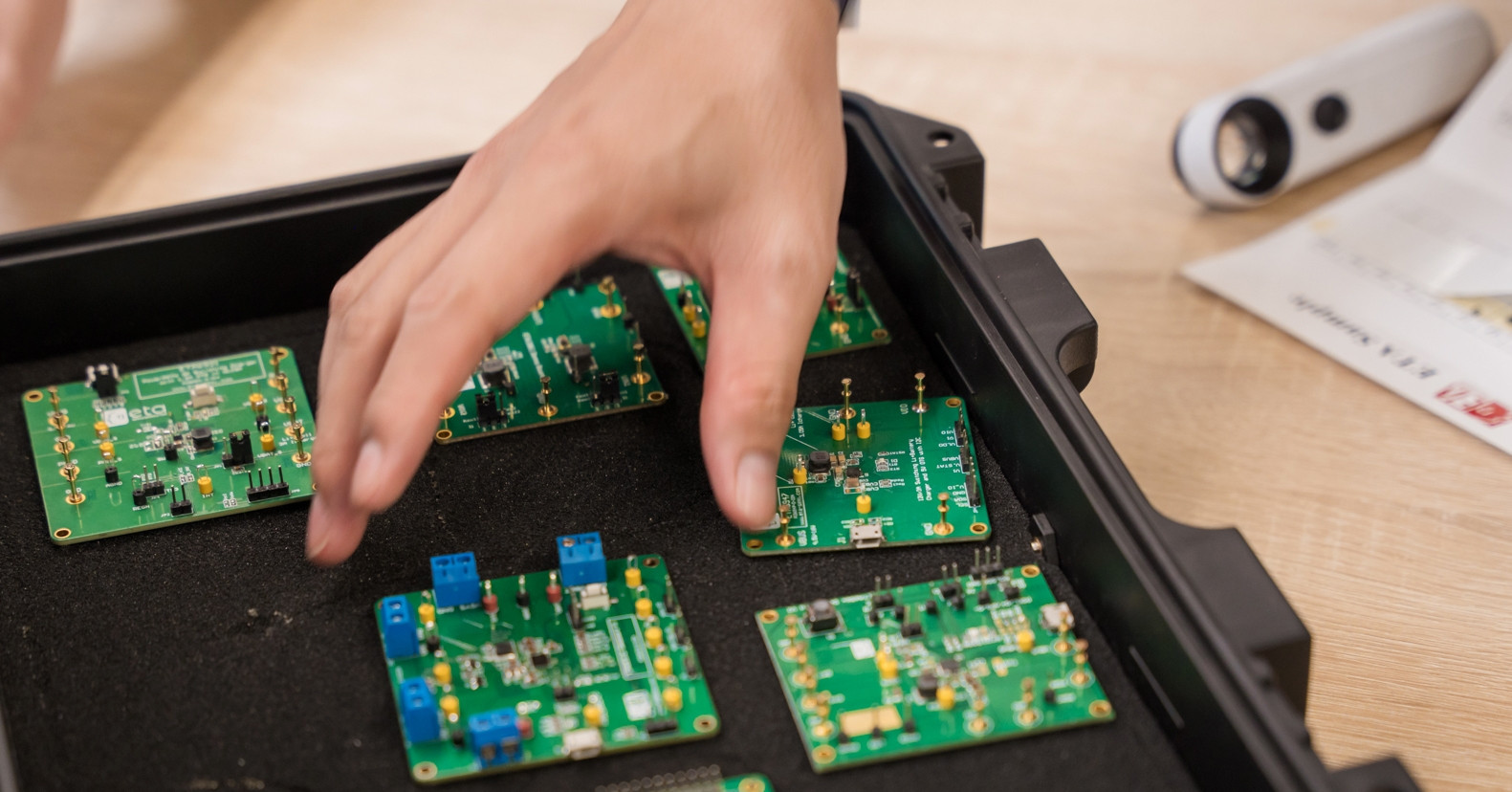 Việt Nam chọn 40 nhân tài xuất sắc để đào tạo thiết kế chip