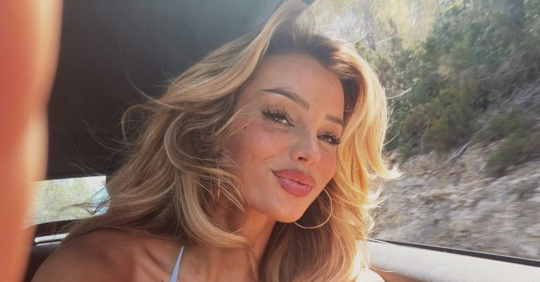 Cô bồ bốc lửa sưởi ấm trái tim Jude Bellingham