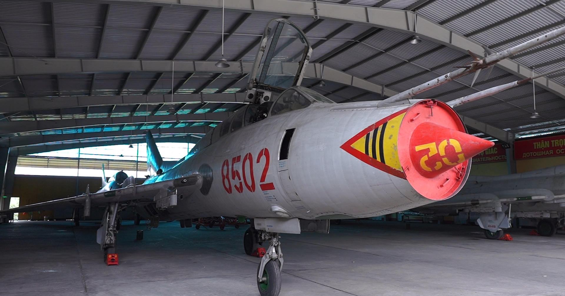 Lớp học đặc biệt bên trong buồng lái tiêm kích Su-22