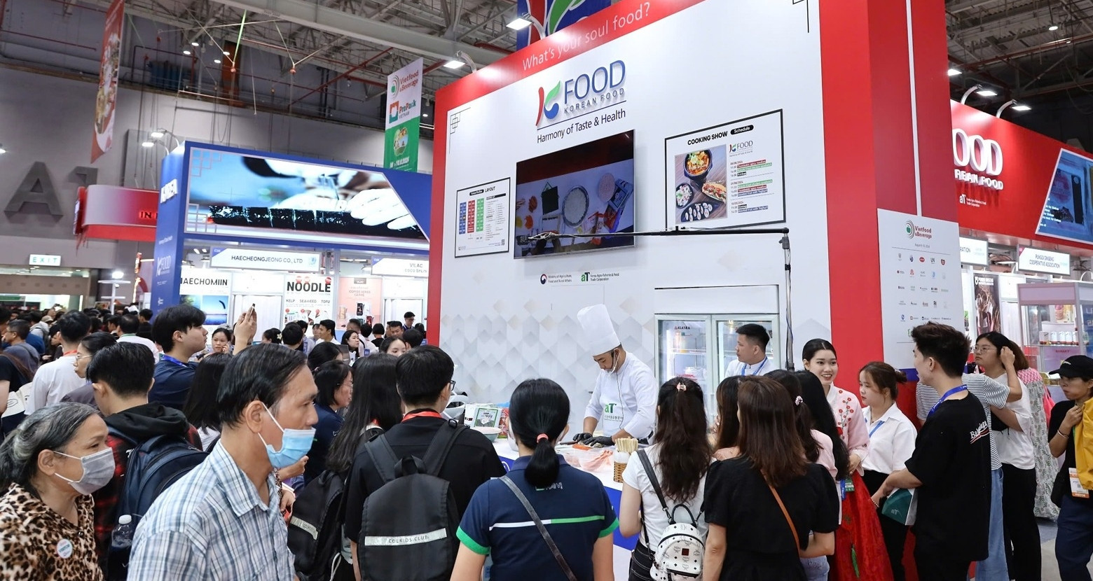 Vietfood & Beverage - Propack 2024: ẩm thực Hàn Quốc hút khách tham quan