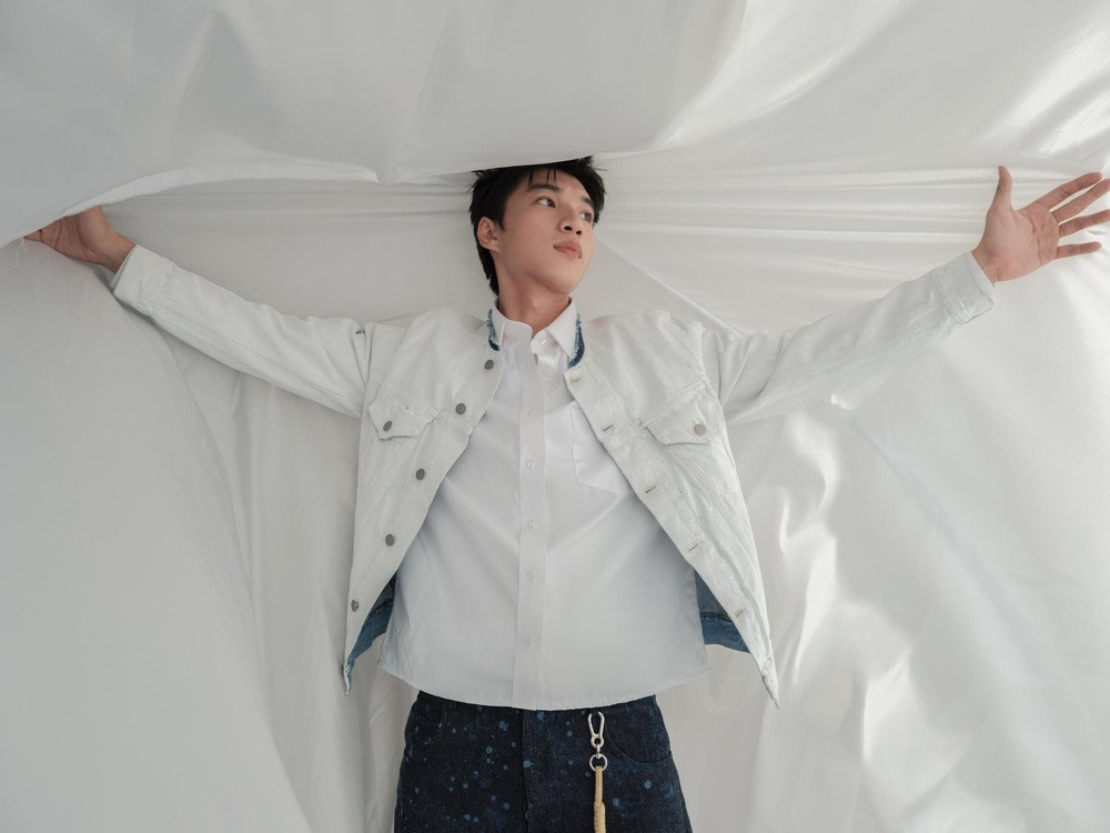 Rapper Hieuthuhai đẹp trai, nhiều fan, có người yêu đẹp như hoa hậu