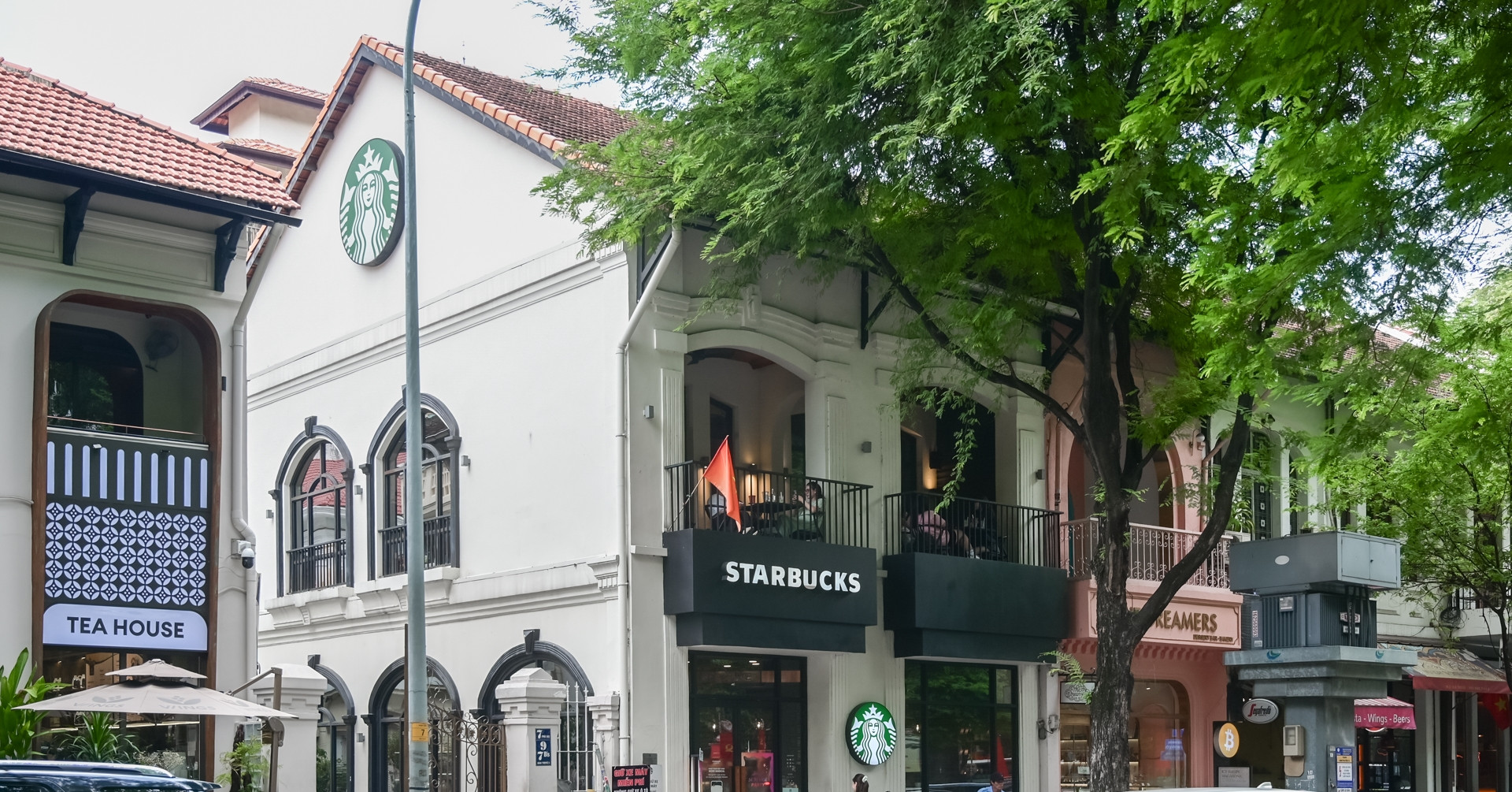 Cận cảnh quán cà phê Starbucks ở TPHCM giá thuê 8,4 tỷ đồng/năm sắp ...
