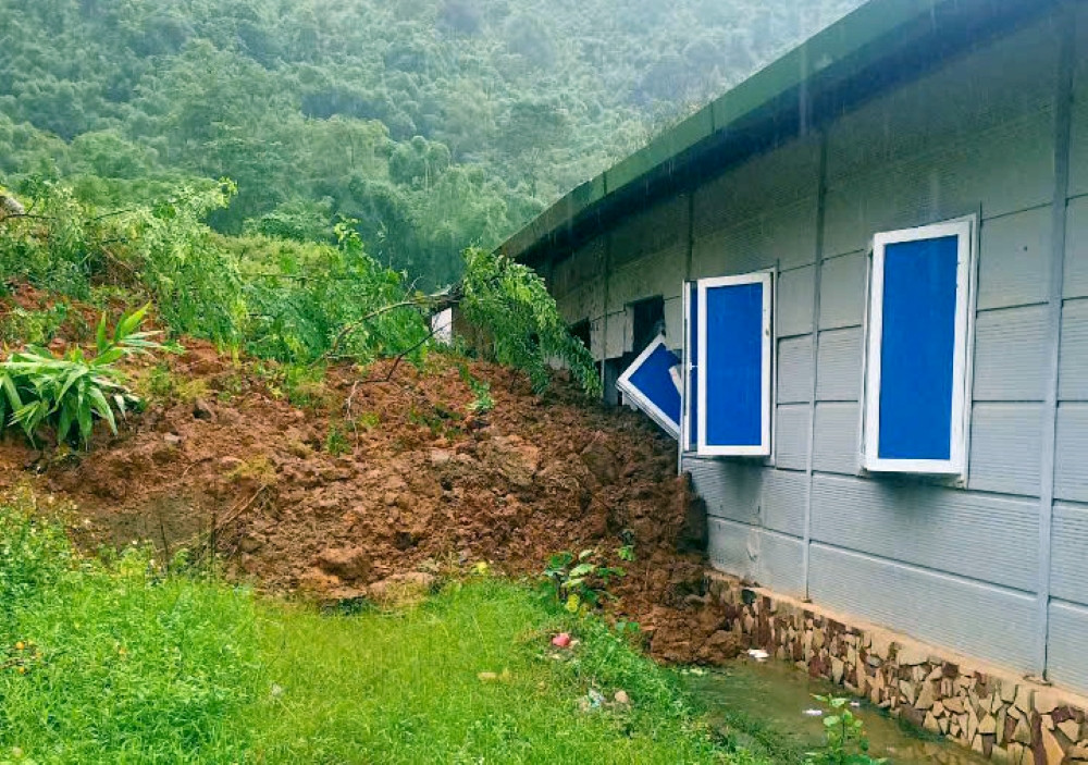 Cô giáo nhanh trí cứu hơn 200 học sinh trước khi đất sạt lở vào ký túc xá