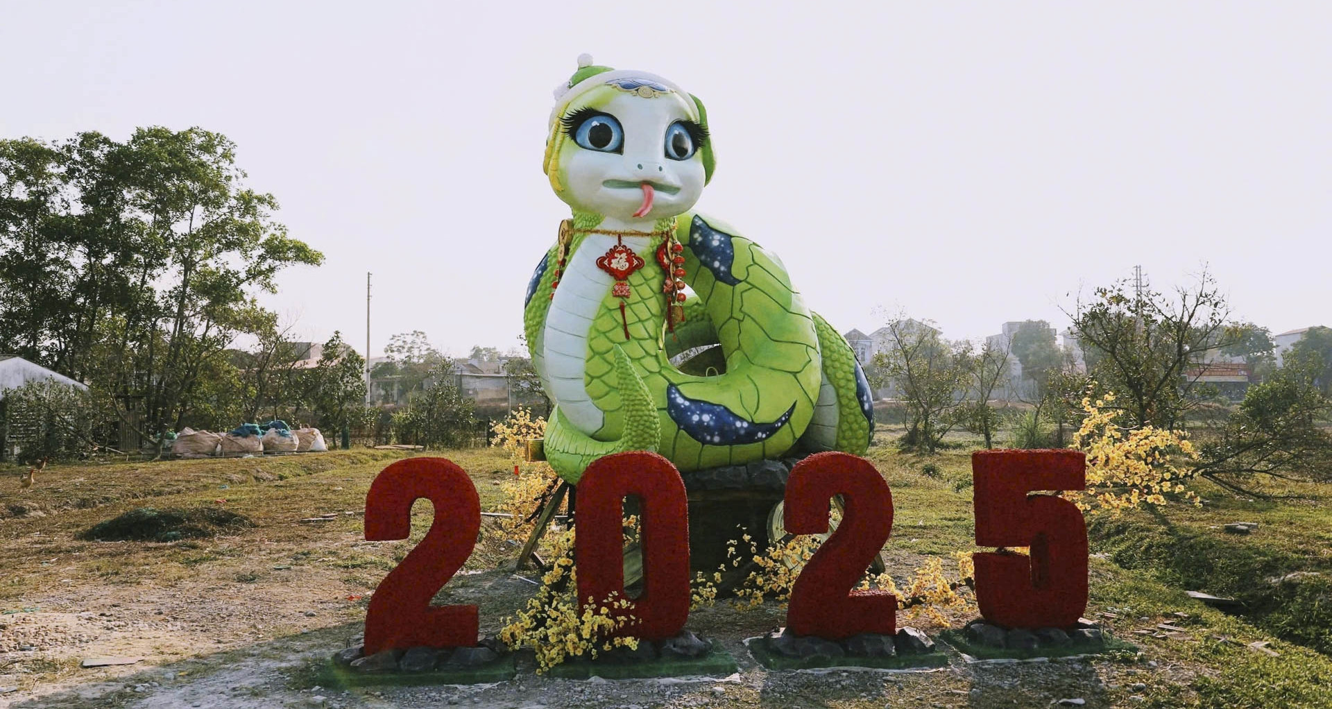 9X Bắc Giang làm linh vật rắn thân thiện, đáng yêu khiến nhiều người ...