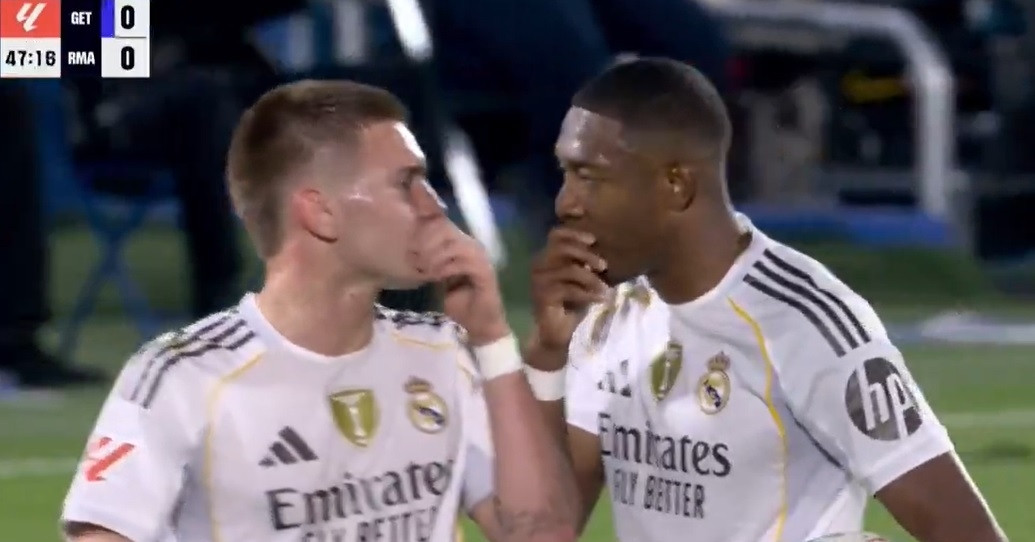 Xabi Alonso phạt sao trẻ Mastantuono vì xô xát với đàn anh trên sân