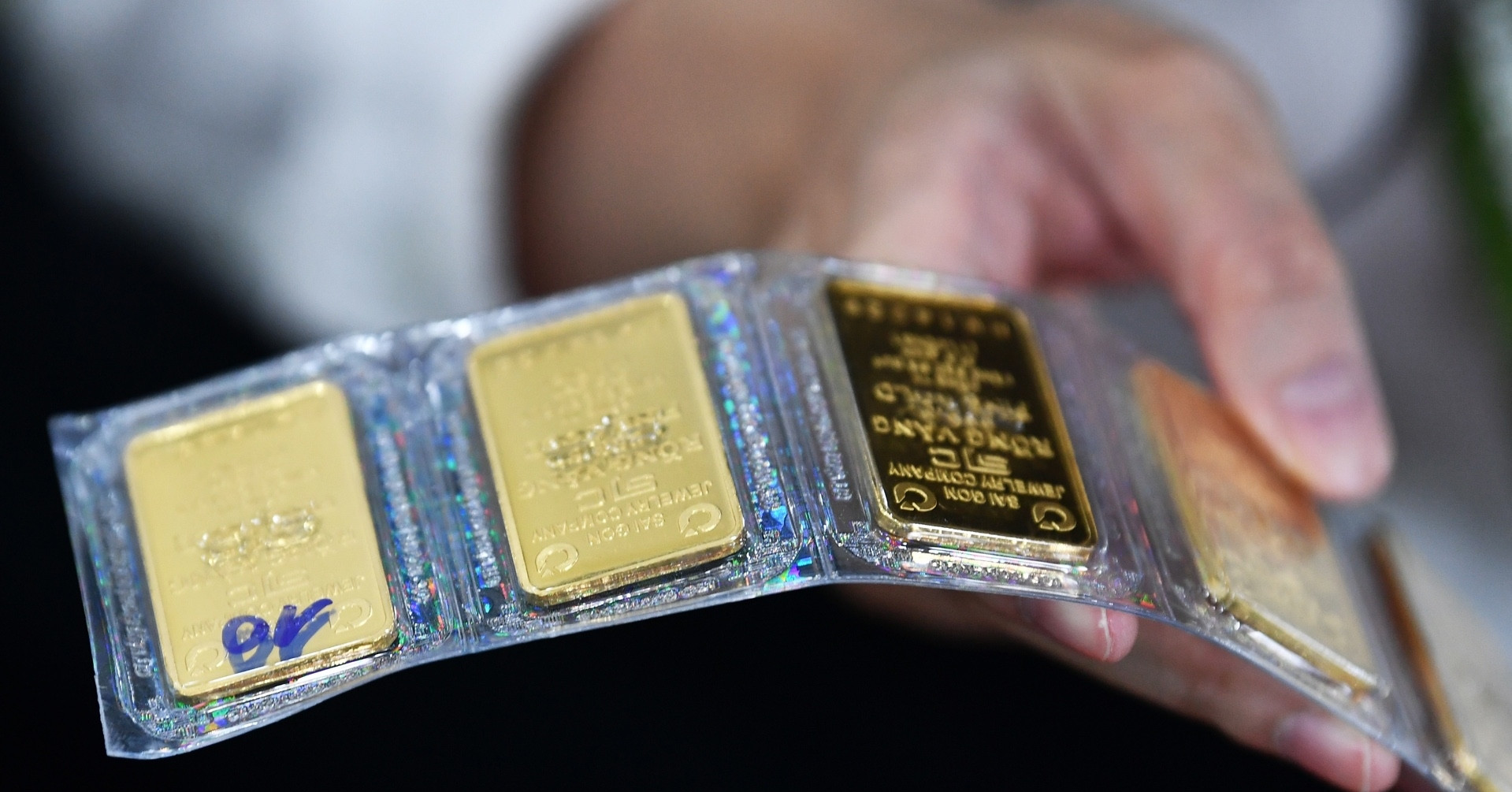 Giá vàng hôm nay 5/10/2025 tăng mạnh, vàng miếng SJC tiến gần 140 triệu đồng | VOZ