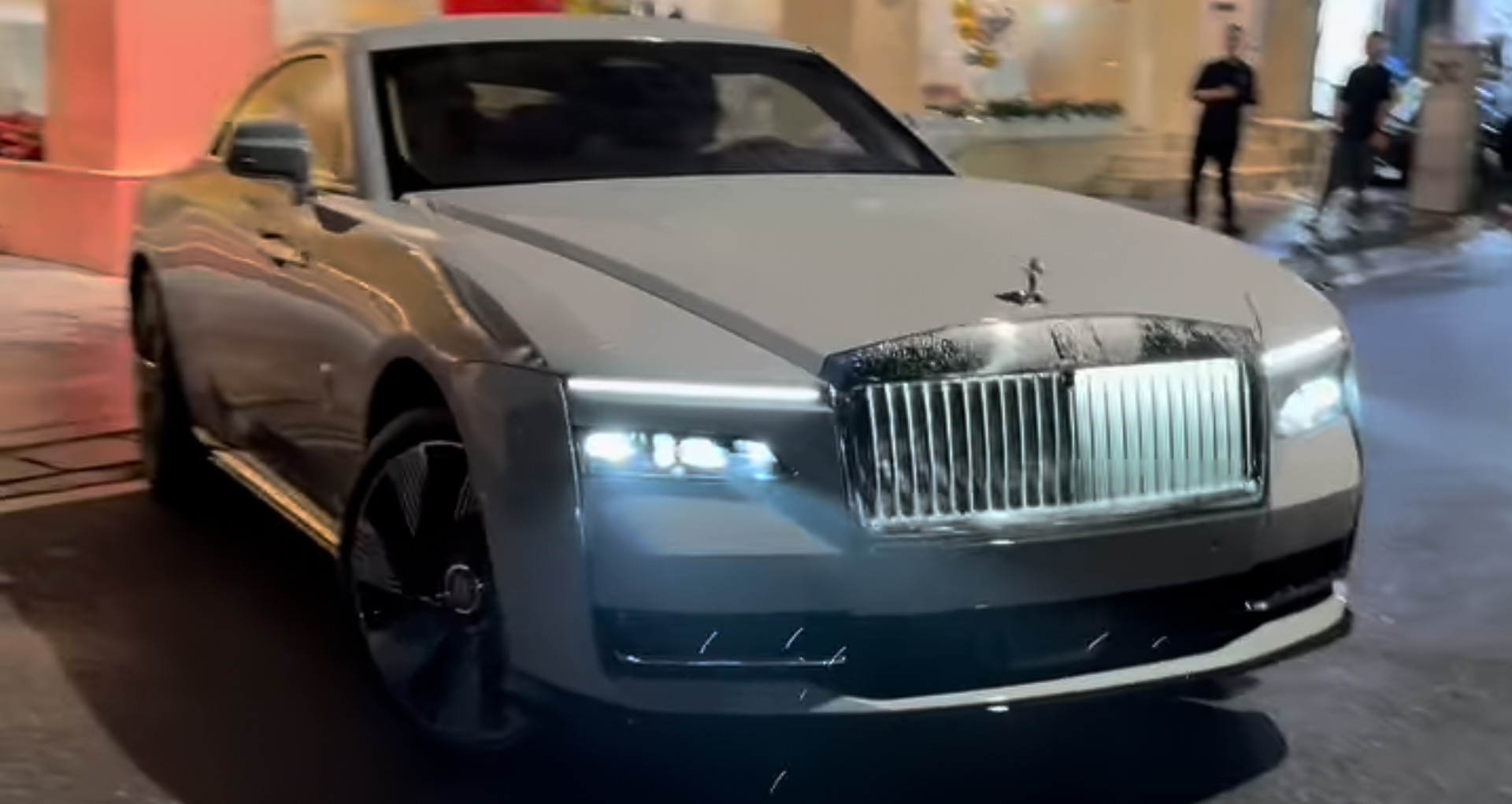 Kỷ niệm ngày cưới, đại gia Hà Nội mua xe siêu sang Rolls-Royce giá 20 ...